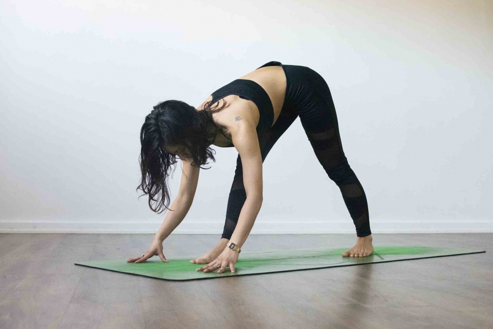 Essential Yoga Poses for Beginners - YOGATEKET